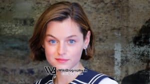 Emma Corrin: Wiki, Bio, Age, Movies, The Crown, Gender Neutral