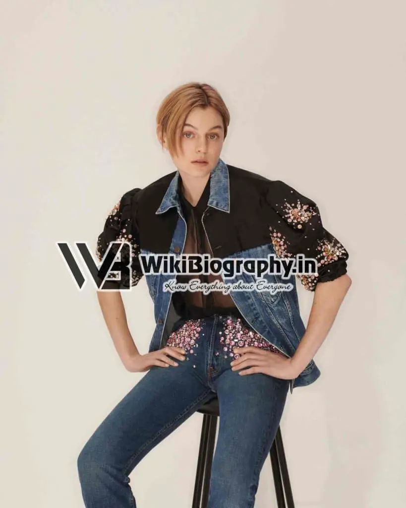 Emma Corrin: Wiki, Bio, Age, Movies, The Crown, Gender Neutral