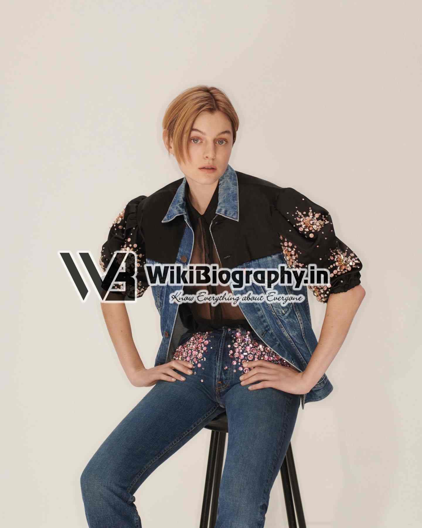 Emma Corrin: Wiki, Bio, Age, Movies, The Crown, Gender Neutral