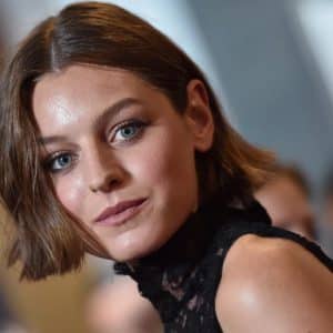 Emma Corrin: Wiki (Actress), Bio, Age, Movies, Net Worth, Family