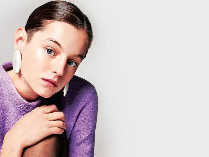 Emma Corrin: Wiki (Actress), Bio, Age, Movies, Net Worth, Family