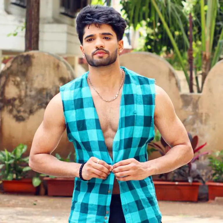 Zeeshan Khan: Wiki, Bio, Height, Age, Girlfriend, Net Worth, Big Boss