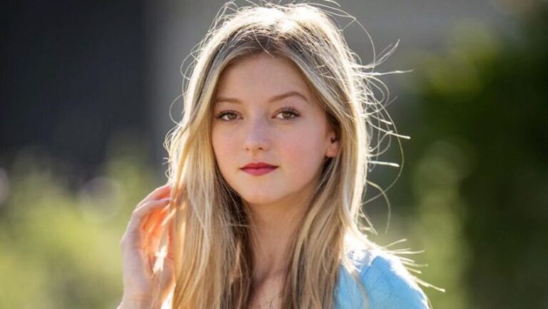 Emily Dobson: Wiki, Bio, Age, Boyfriend, Career, Height, Net Worth