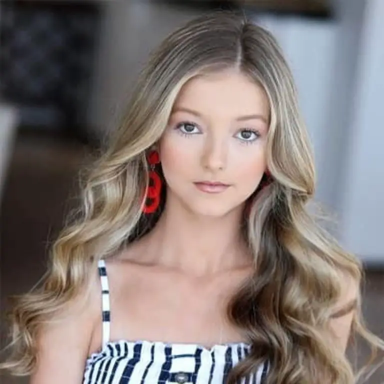 Emily Dobson: Wiki, Bio, Age, Boyfriend, Career, Height, Net Worth