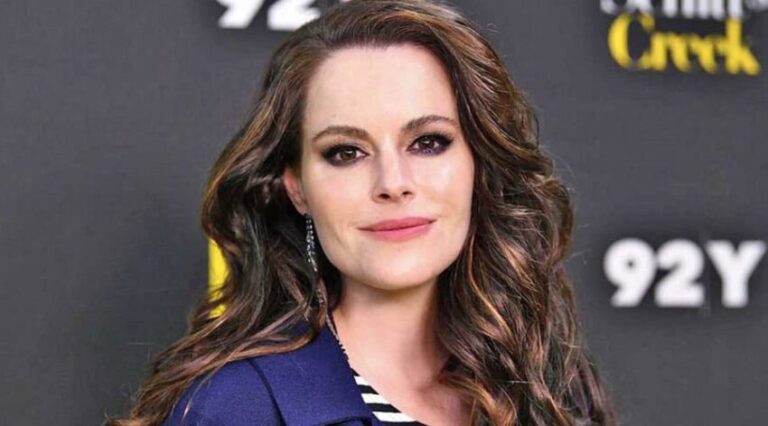 Emily Hampshire: Wiki, Bio, Age, Family, Career, Net Worth, Husband