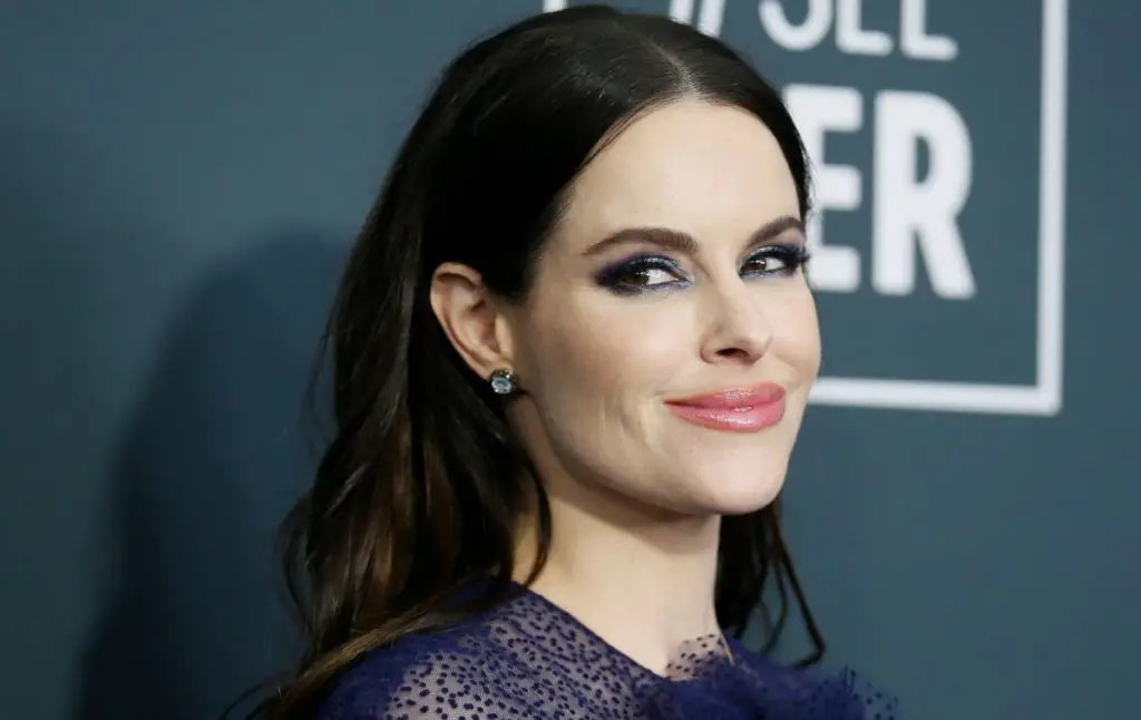 Emily Hampshire: Wiki, Bio, Age, Family, Career, Net Worth, Husband