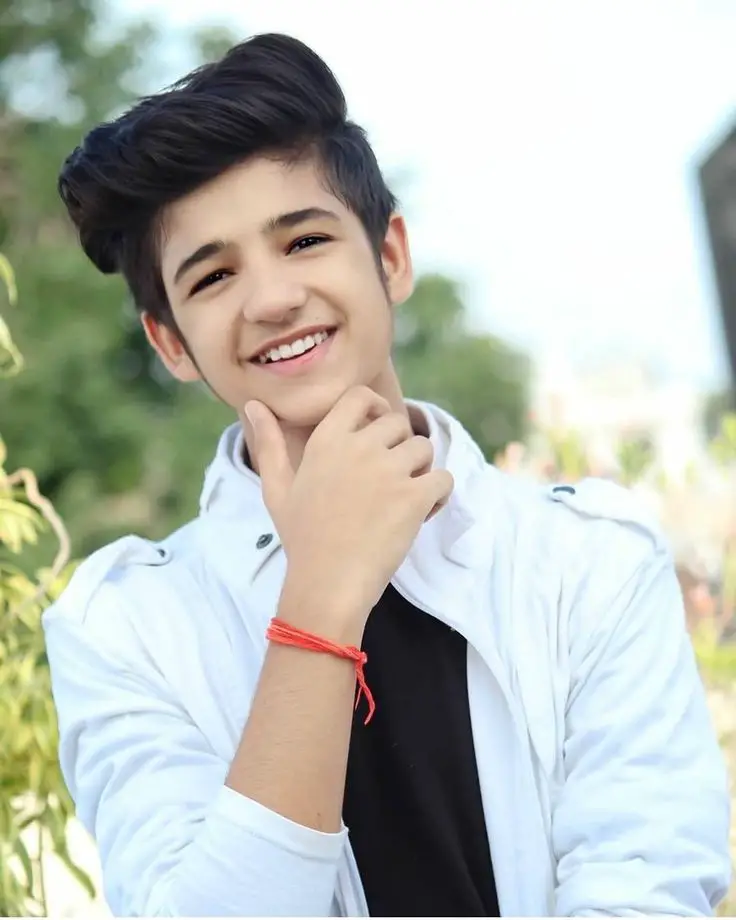 Tarun Kinra: Wiki, Bio, Age, Height, Girlfriend, Caste, Career, Net Worth