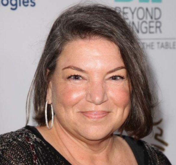 Mindy Cohn: Wiki, Bio, Age, Height, Career, Family, Partner, Net Worth