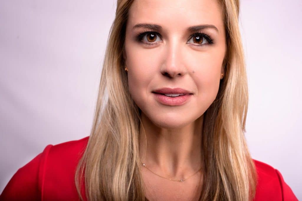 Cara Kneer: Wiki, Bio, Age, Height, Husband, Surgery, Children, Net Worth