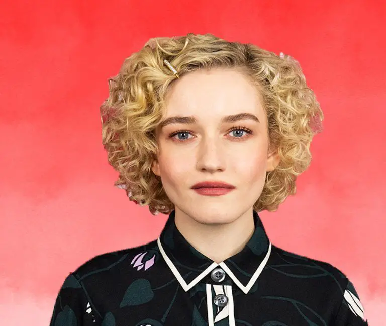 Julia Garner: Wiki, Bio, Age, Career, Height, Husband, Facts, Net Worth