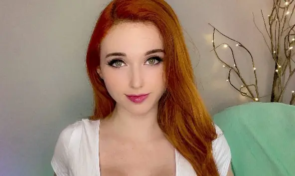 Amouranth: Wiki (Kaitlyn Siragusa), Bio, Age, Height, Boyfriend, Net Worth