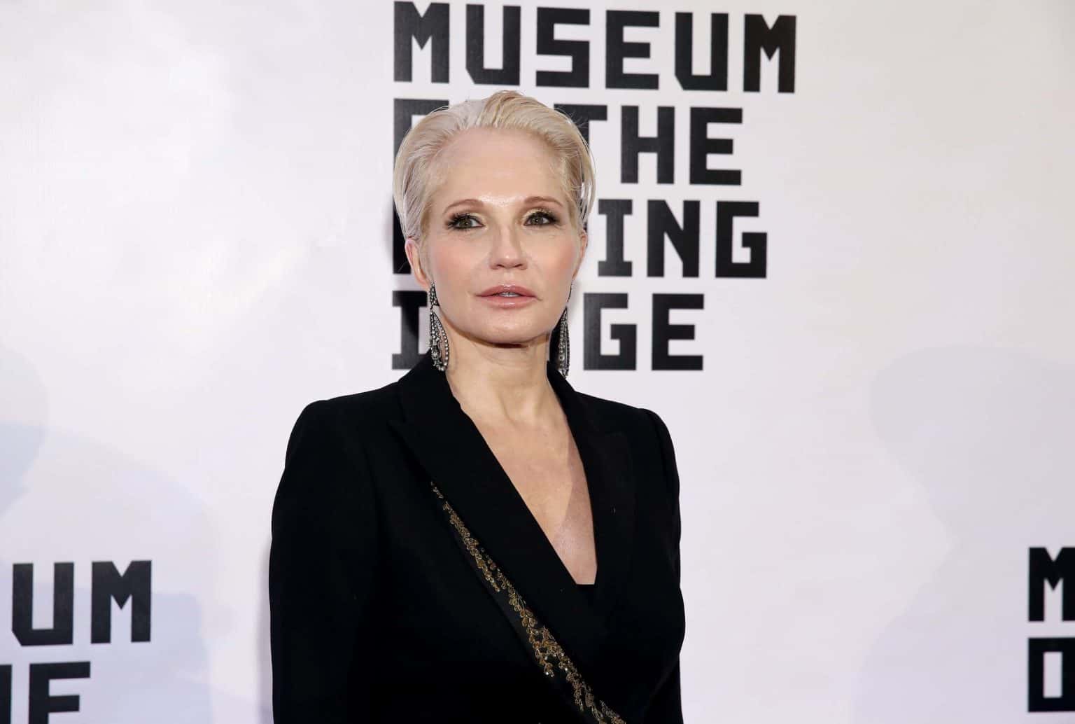 Ellen Barkin: Wiki, Bio, Age, Height, Movies, Parents, Husband, Net Worth