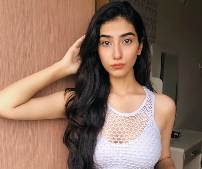 Nazila Sitaishi: Wiki, Bio, Age, Height, Boyfriends, Model, Parents ...