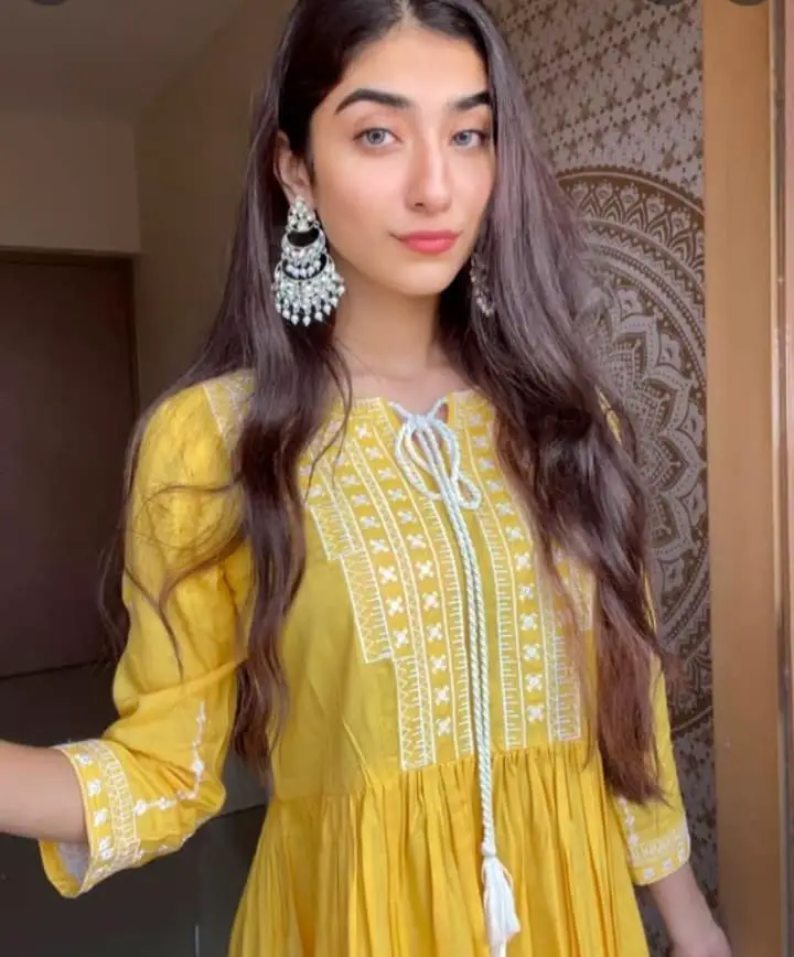 Nazila Sitaishi: Wiki, Bio, Age, Height, Boyfriends, Model, Parents ...