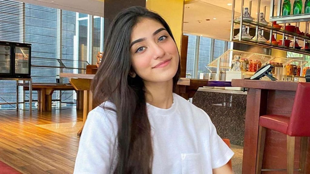 Nazila Sitaishi: Wiki, Bio, Age, Height, Boyfriends, Model, Parents ...