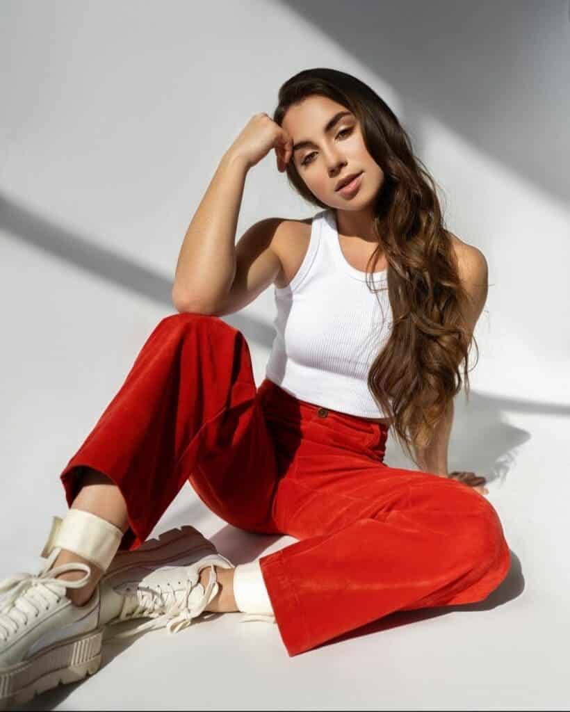 Enola Bedard: Wiki, Bio, Age, Height, Parents, Boyfriend, Family, Net Worth