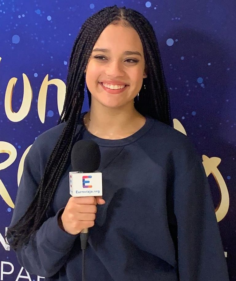 Sara James: Wiki, Bio, Age, Height, Singer, Family, Boyfriend, Net Worth