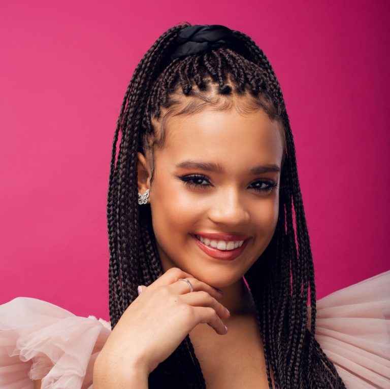 Sara James: Wiki, Bio, Age, Height, Singer, Family, Boyfriend, Net Worth