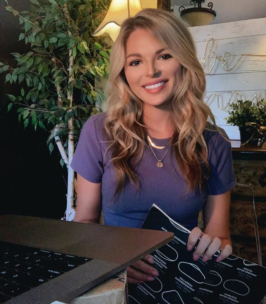 Alex Weaver: Wiki, Bio, Age, Height, Parents, Boyfriend, Net Worth