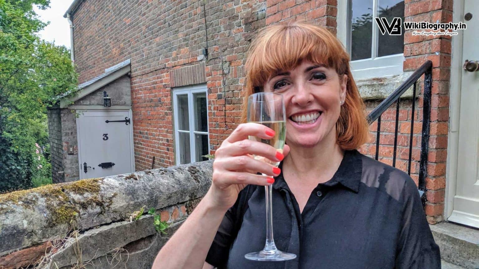 Cally Beaton: Wiki, Bio, Age, Height, Comedian, Husband, Daughter, Net ...