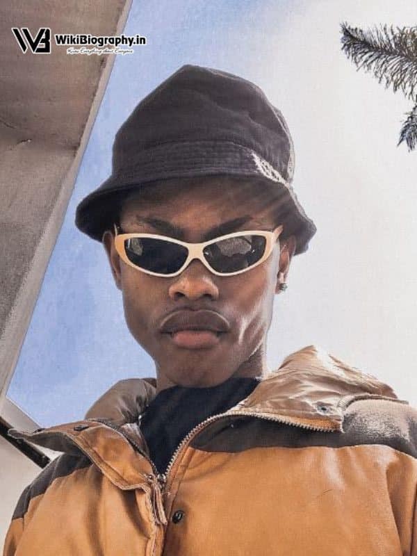 Donell Mbele: Wiki, Bio, Age, Career, Mother, Girlfriend, Abuse, Net Worth