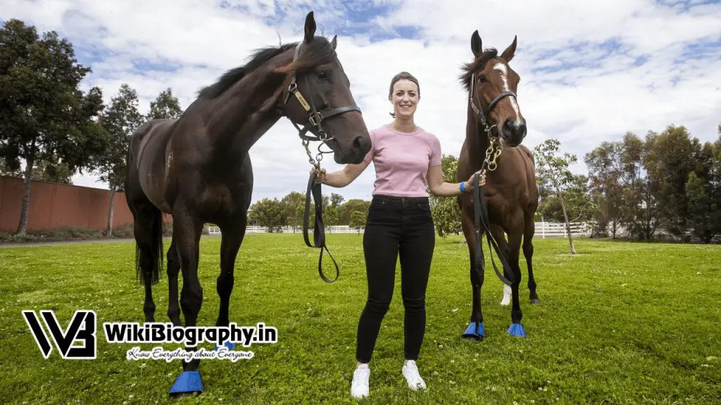 Annabel Neasham: Wiki, Bio, Age, Height, Married, Stables, Boyfriend