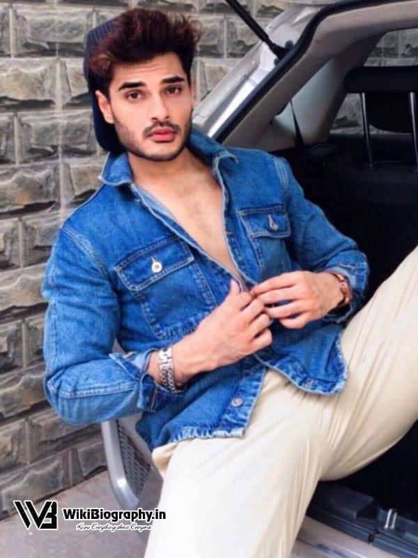 Joshua Chabra: Wiki, Bio, Age, Model, Splitsvilla, Parents, Titles, Net ...