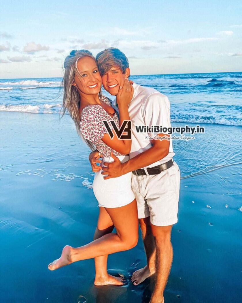 Sophia Hill: Wiki, Bio, Age, TikTok, Taylor Watts, Engaged, Startups