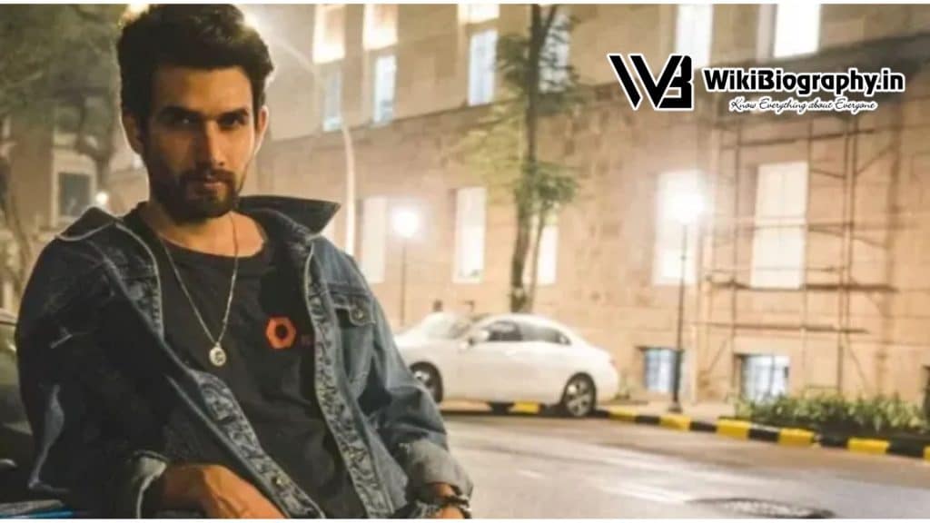 Pulkit Makol: Wiki, Bio, Age, Career, Family, Net Worth, Education,