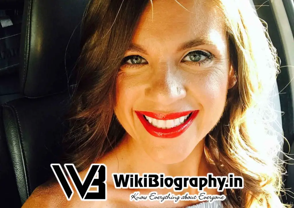 Amanda Doyle: Wiki, Bio, Age, Glennon Doyle, Family, Net Worth