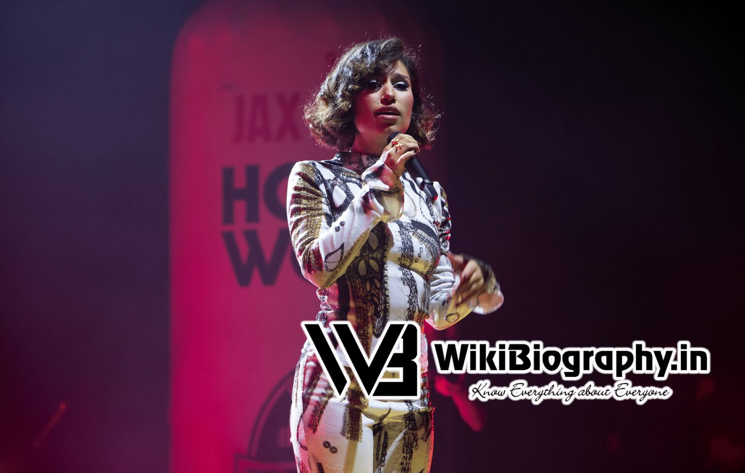 Raye: Wiki, Bio, Age, Parents, Family, Singer, Songs, Partner