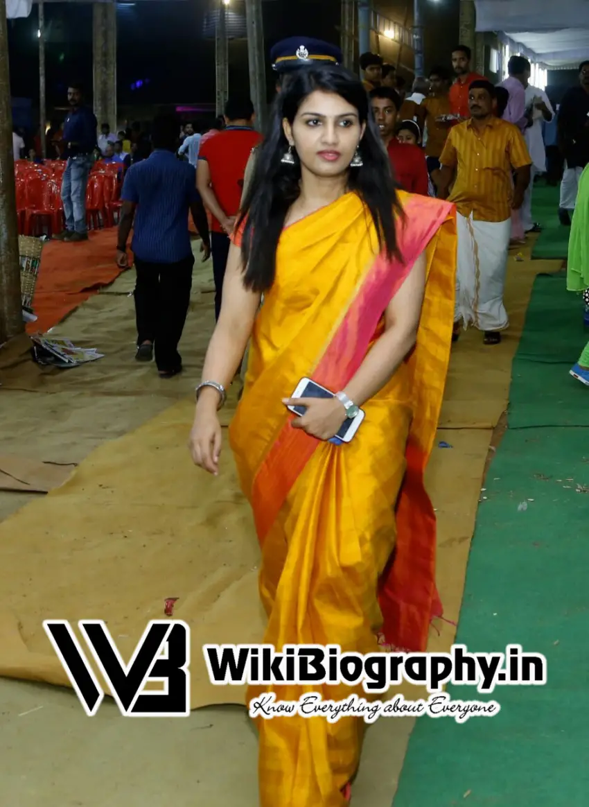 Renu Raj IAS: Wiki, Bio, Age, Family, Caste, Husband, Rank