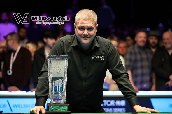 Robert Milkins: Wiki, Bio, Age, Net Worth, Girlfriend, Family