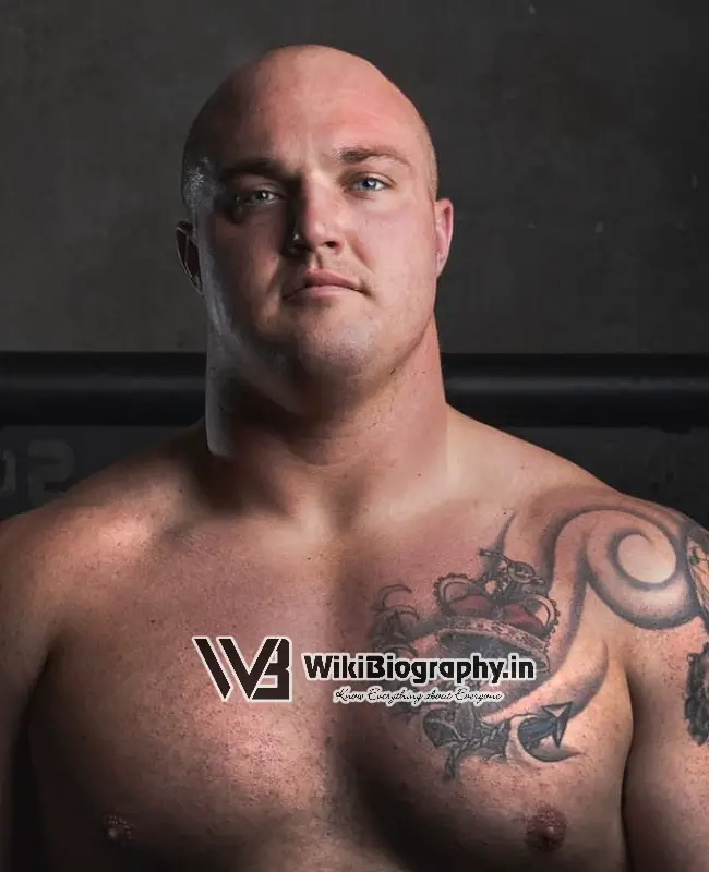 Mitchell Hooper: Wiki, Bio, Age, Family, Girlfriend, Wife, Nationality