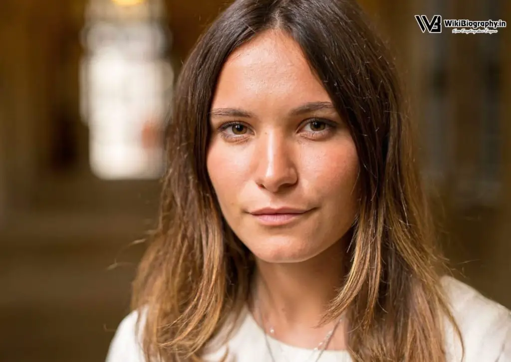 Ione Wells: Wiki, Bio, Age, Height, Parents, Husband, Salary, Net Worth