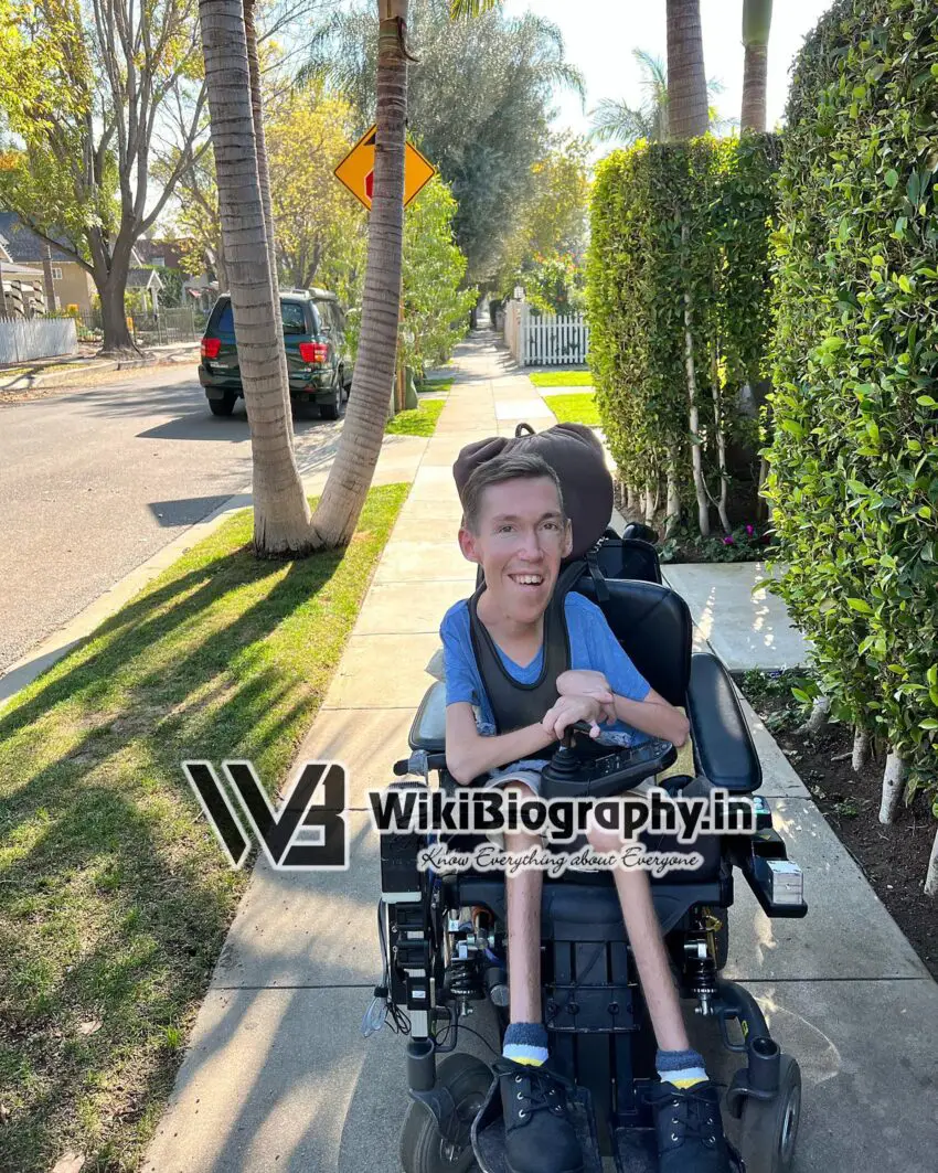 Shane Burcaw : Wiki, Bio, Age, Parents, Baby, Wife