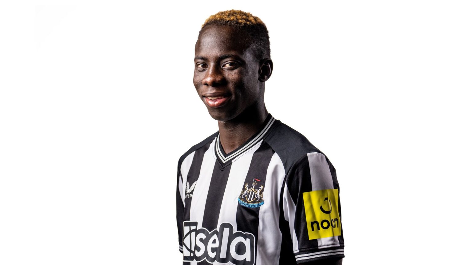 Yankuba Minteh: Wiki, Bio, Age, Salary, Height, Net Worth, Games