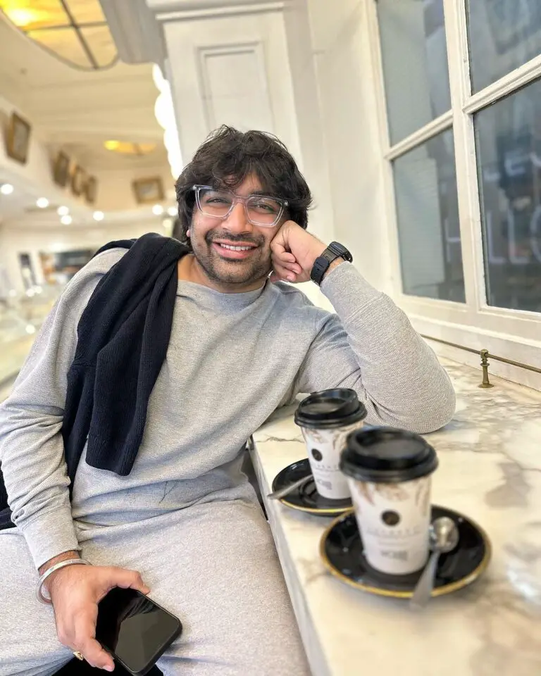 Malhar Thakar: Wiki, Bio, Age, Height, Parents, Movies, Caste, Girlfriend