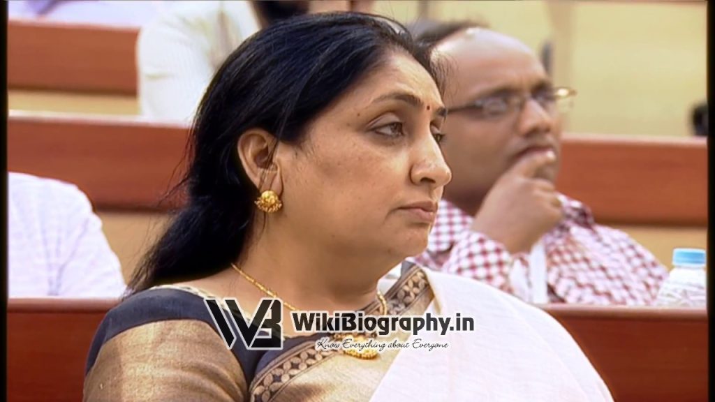 Sunetra Pawar: Wiki, Bio, Age, Height, Father, Brother, Education