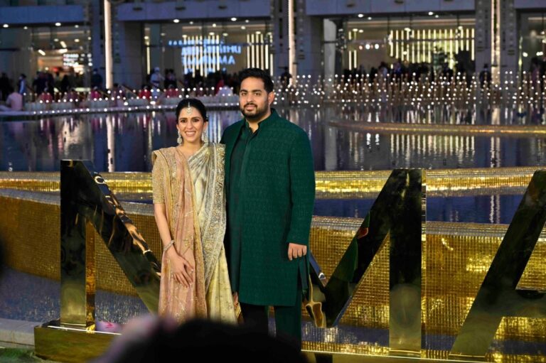 Shloka Mehta ─ Wiki, Bio, Age, Height, Father, Siblings, Baby, Family