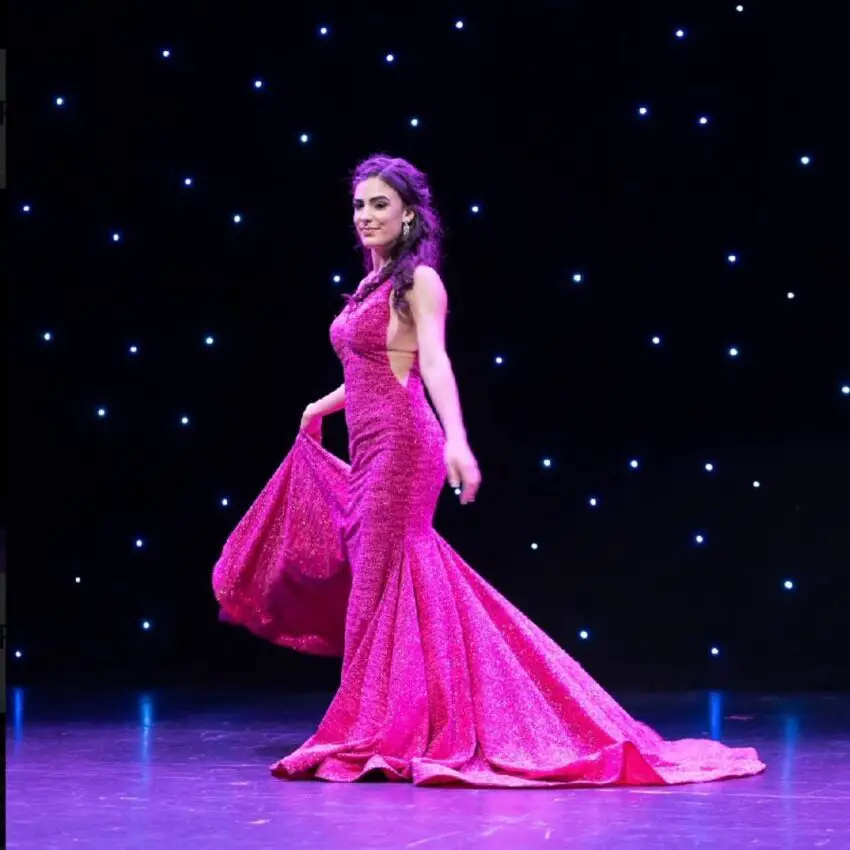 Veronica Correia: Wiki, Bio, Age, Height, Ethnicity, Boyfriend, Net Worth