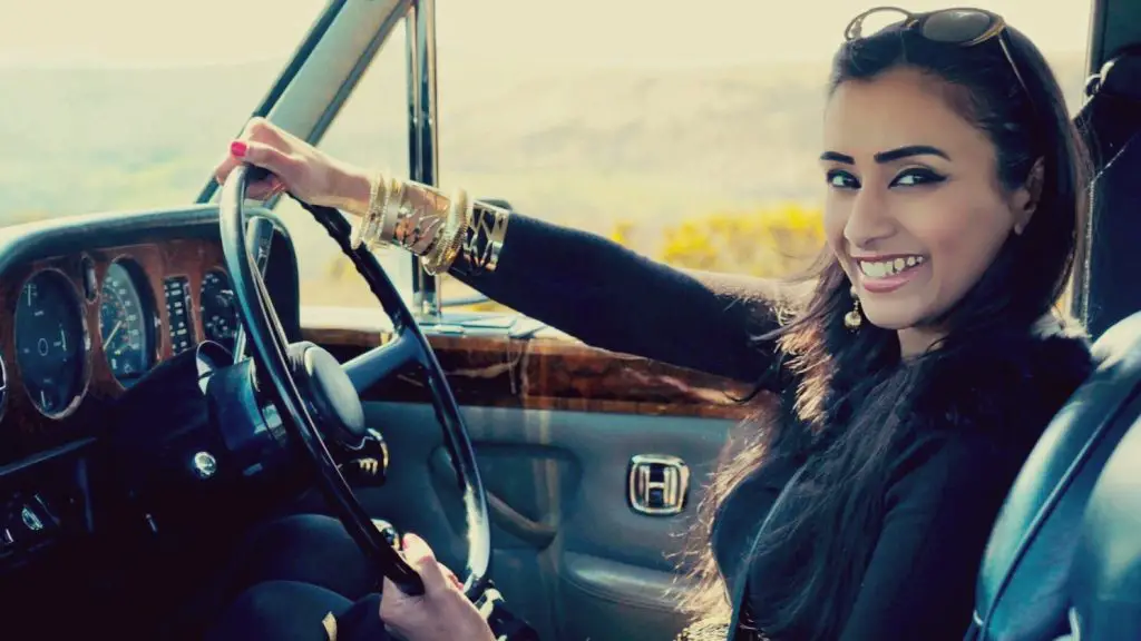 Roo Irvine: Wiki, Bio, Age, Family, Parents, Real Name, Net Worth