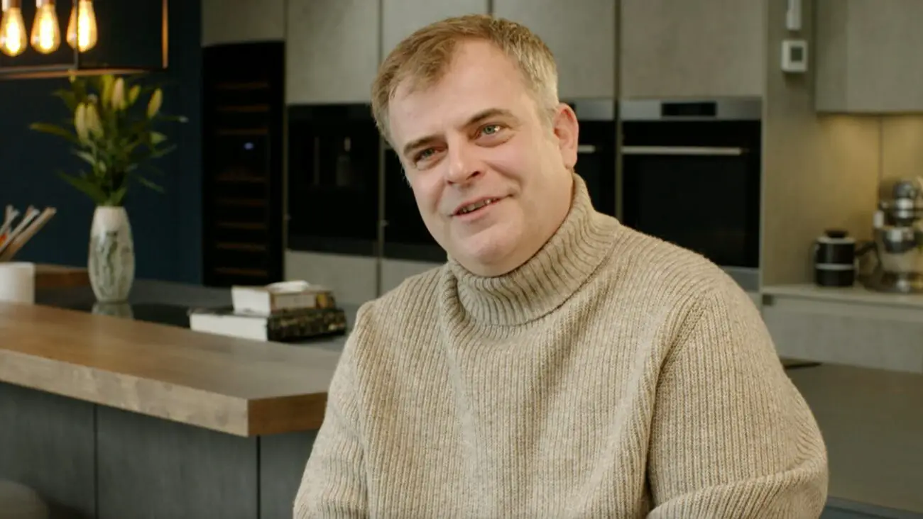 Simon Gregson's Net Worth in 2025: What to Expect