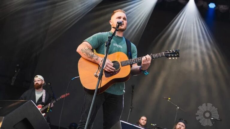 Zach Bryan Height, Wife, Net Worth, Age, Weight & Brother