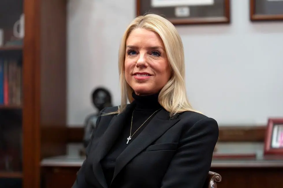 Pam Bondi Education, Controversy, Age, Religion, children, Wiki & Net Worth